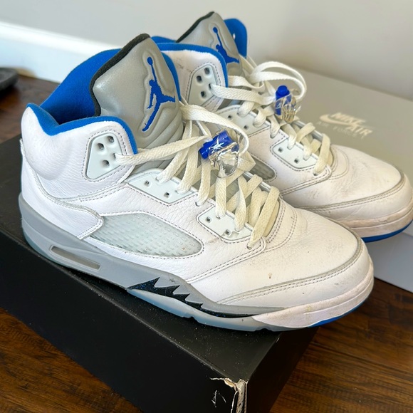 Jordan | Shoes | Mens Air Jordan Retos 5s Size 9 White And Blue | Poshmark